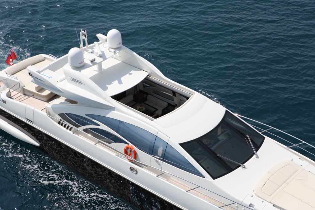 Azimut 86 S – Yacht Charter Croatia, Greece, Turkey, France | Globe ...